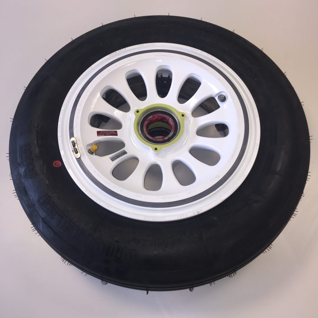 Aircraft Part No. 30P255001001-501 main wheel & tyre assembly G280 ...